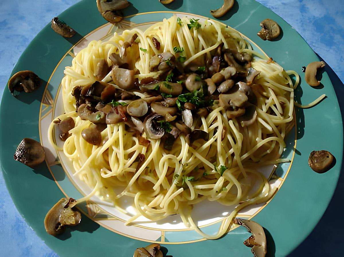 Recette de Spaghettis aux Champignons de Paris et Ails Recette de Spaghettis aux Champignons de Paris et Ails
