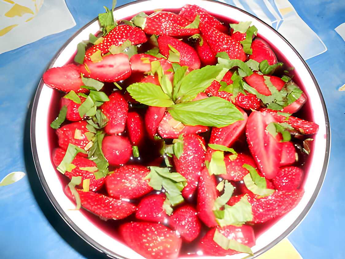 Recette de Fraises au vin rouge