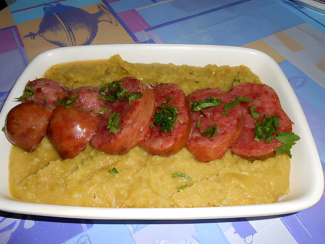 Recette de Saucisson à cuire purée de pois cassés et pomme de terre