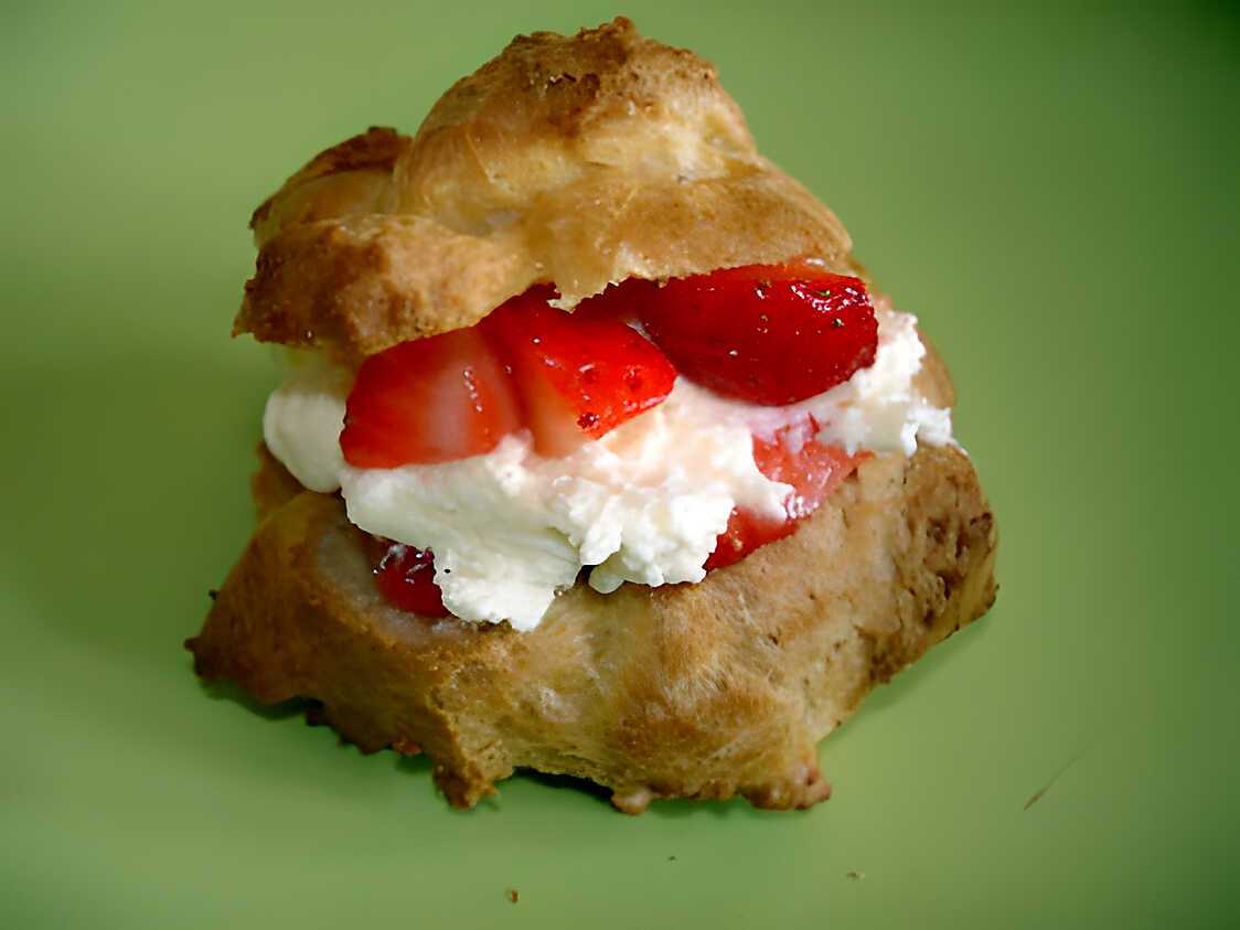 Recette de Mini choux à la chantilly et aux fraises