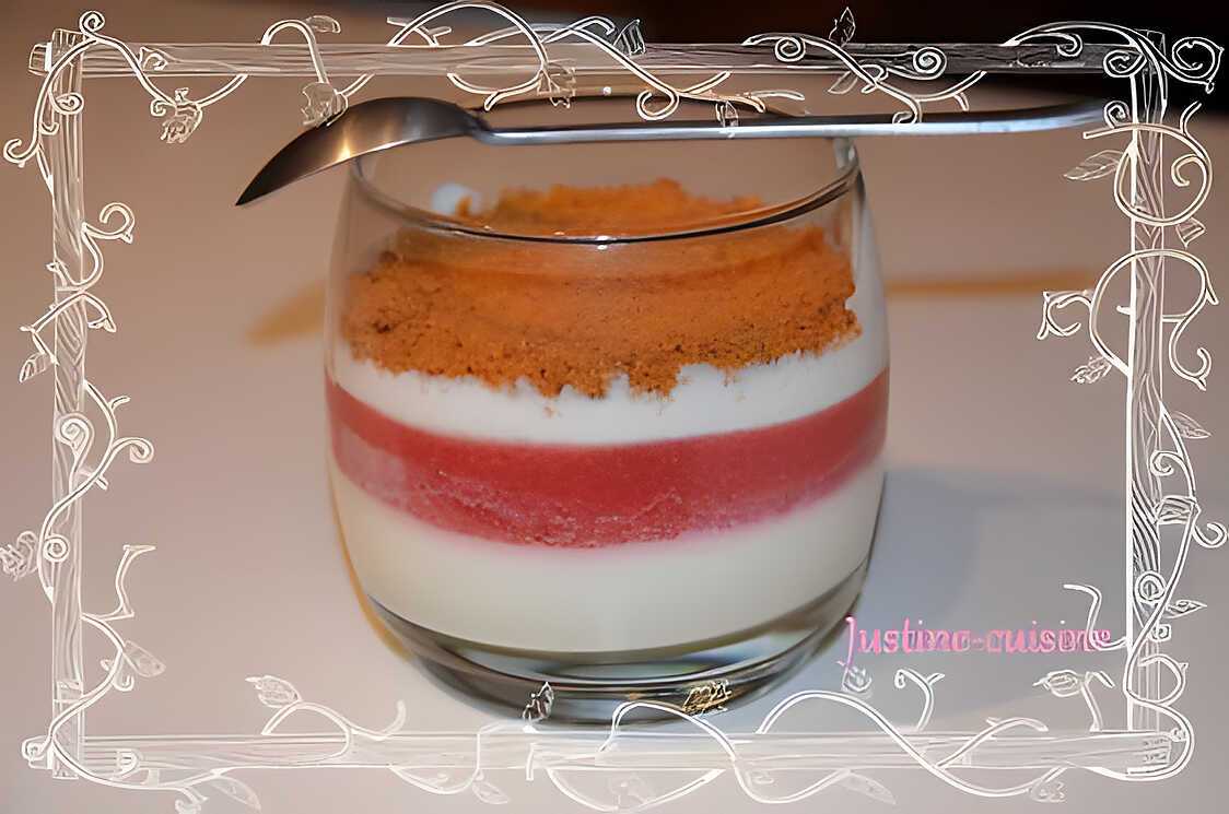 Recette de Verrine de yaourt à la fraise et au speculoos