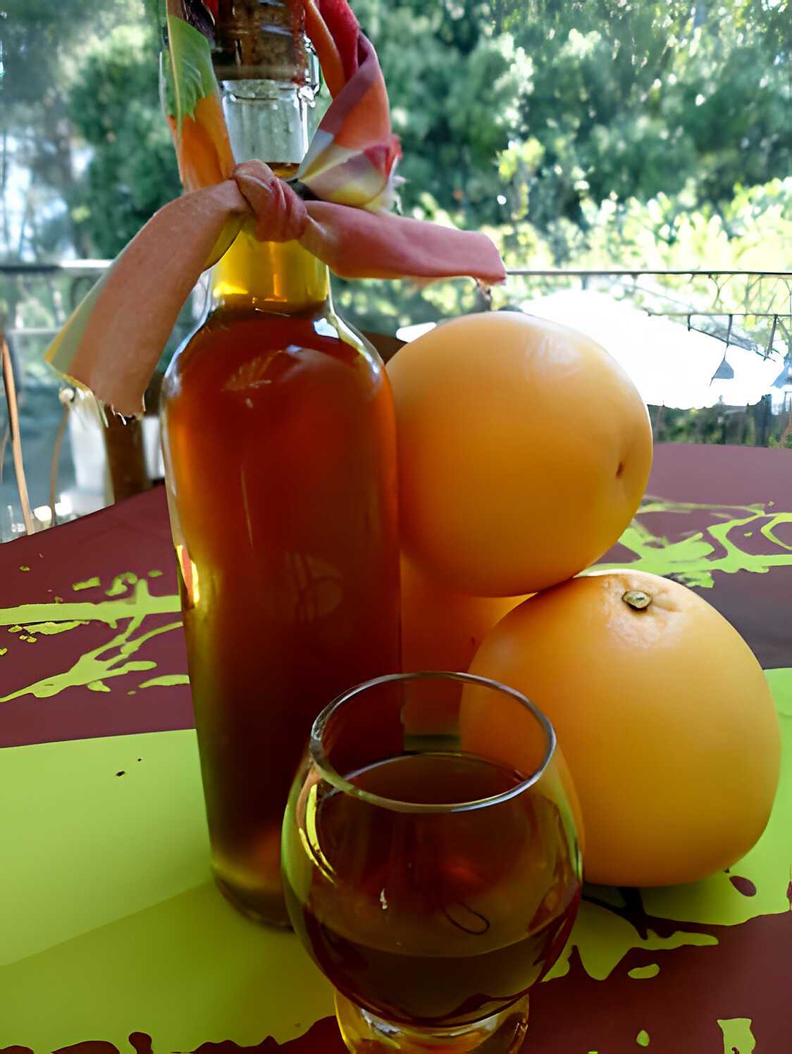 Recette de VIN DE PAMPLEMOUSSE au rhum ambré