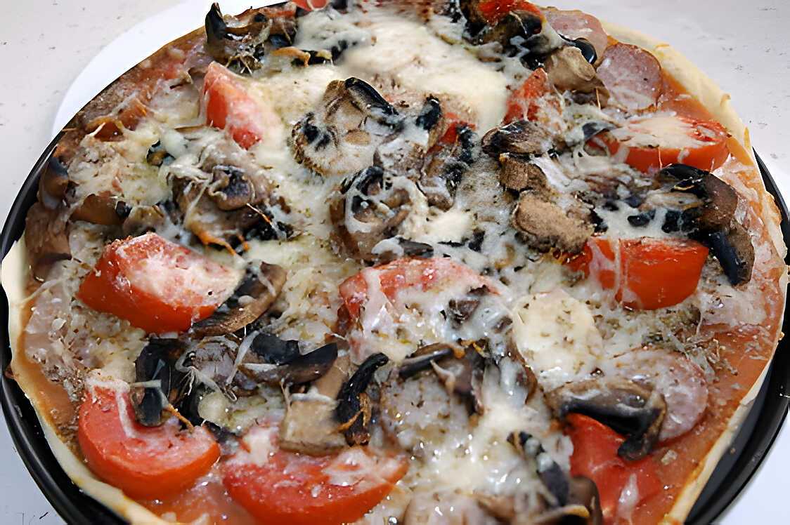 Recette d'Une pizza avec un reste de jus de tomates farcies pour la ...