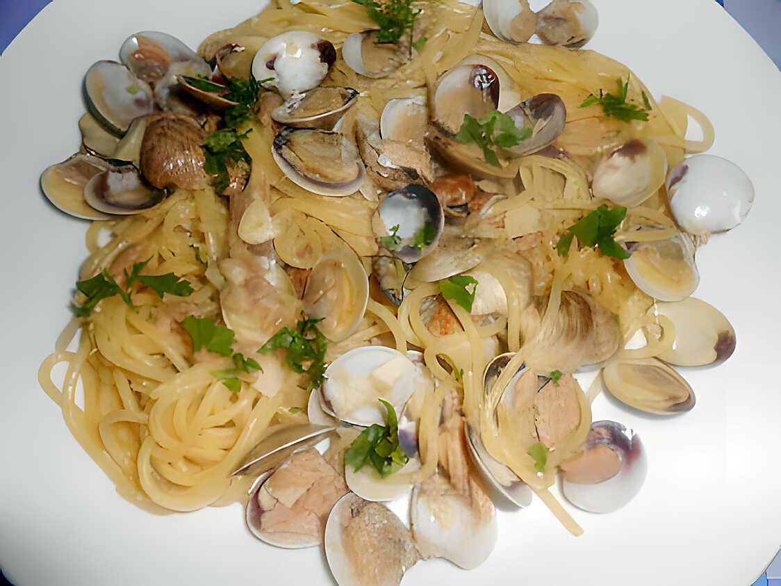 Recette de SPAGHETTI VONGOLE E TONNO