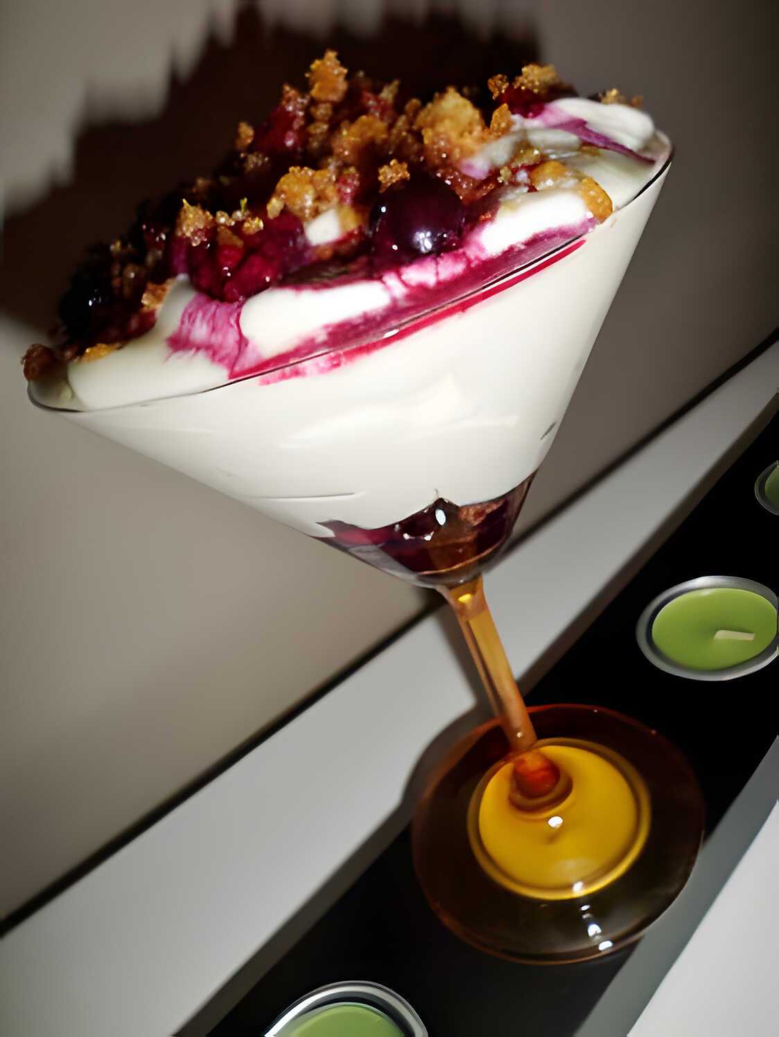 Recette de Mousse au yaourt aux fruits rouge crumble