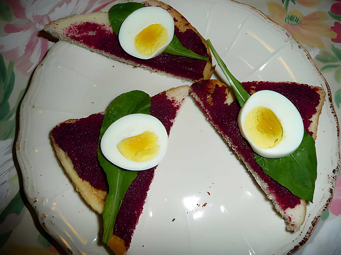 Recette de Toasts au pesto de betterave rouge