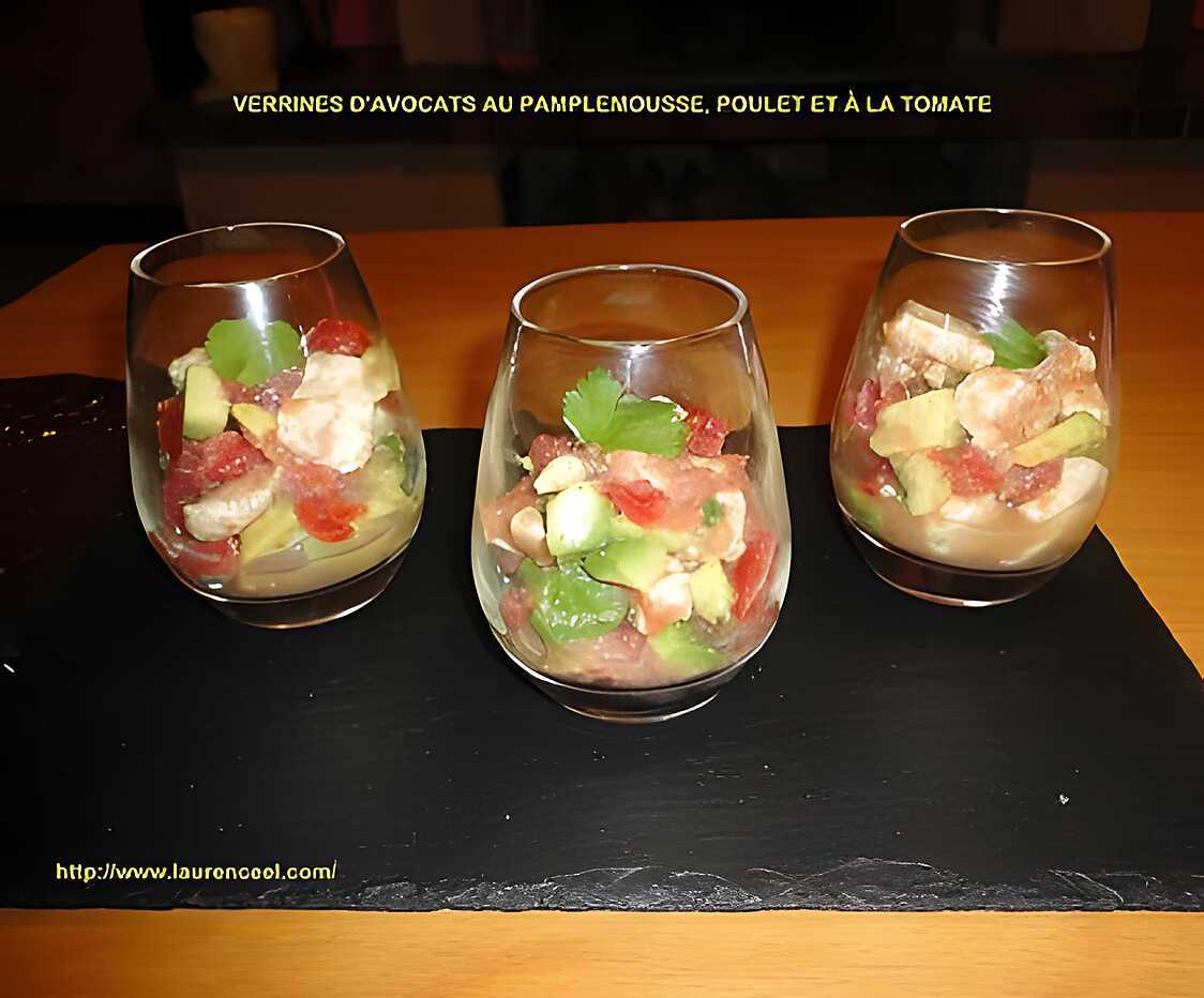 Recette de VERRINES D'AVOCATS AU PAMPLEMOUSSE, POULET ET À LA TOMATE