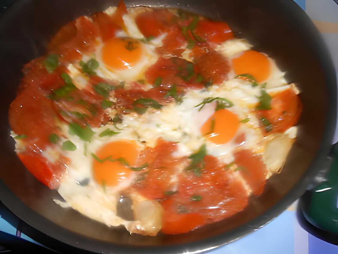 Recette d'OEUFS AU PLAT AIL TOMATES ET AUBERGINES FRITES