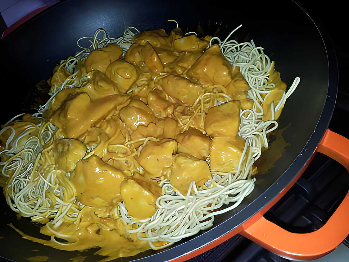 Recette de Nouilles chinoises et poulet sauce curry et coco