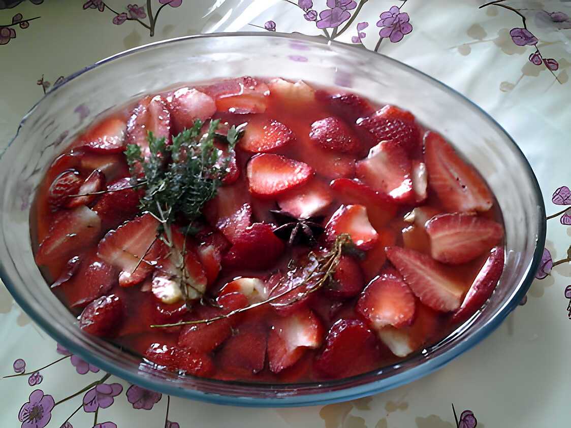 Recette de Salade de fraises au thym et badiane