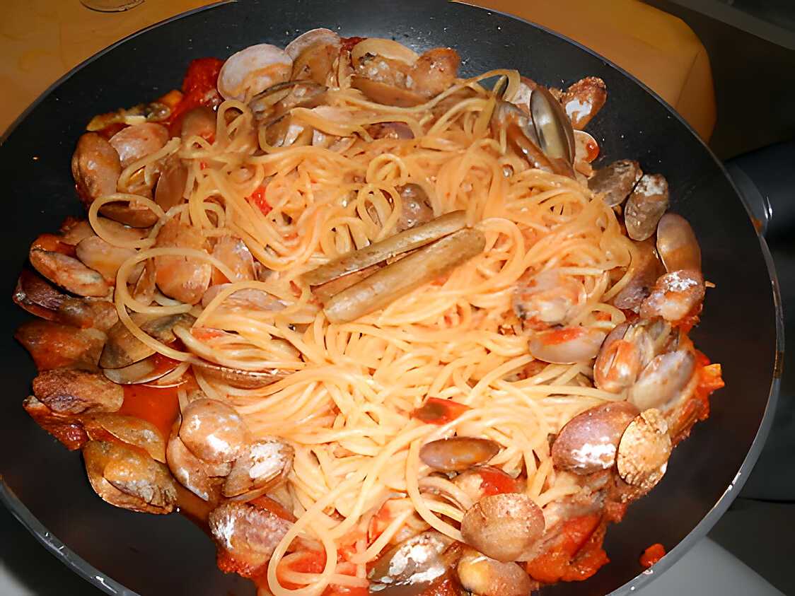 Recette de SPAGHETTI VONGOLE ET MINI COUTEAUX