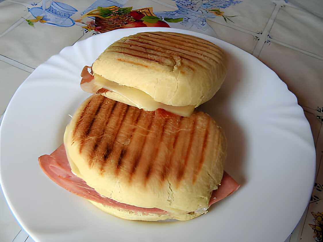 Recette de Panini au jambon et fromage