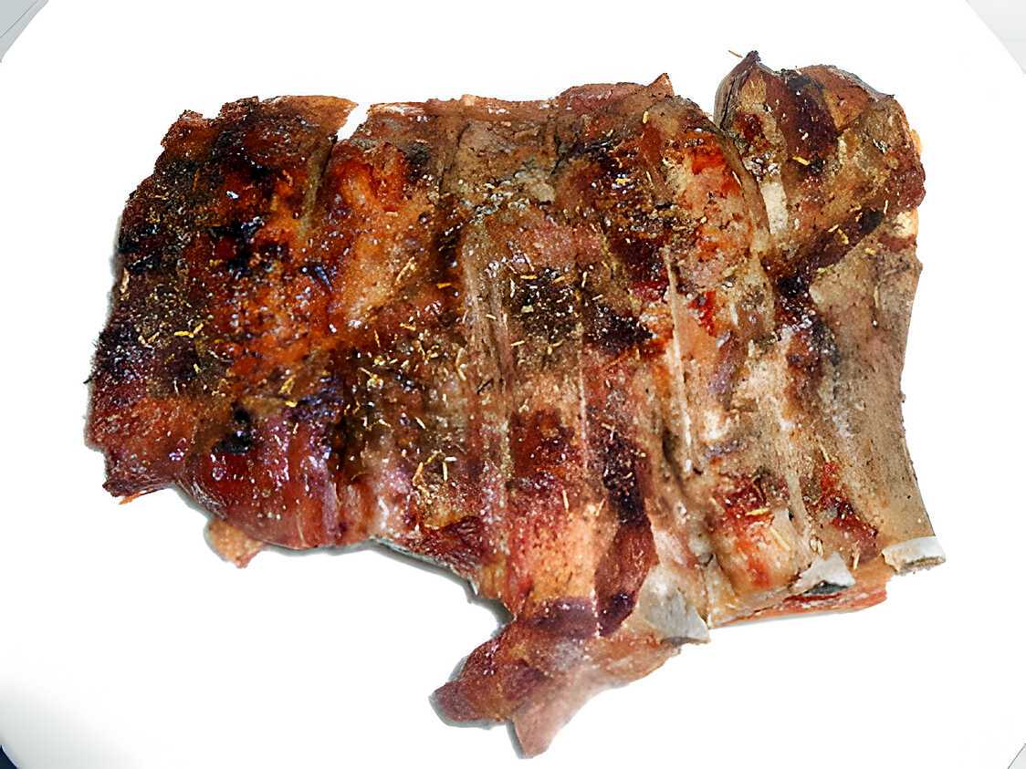 Recette de POITRINE D'AGNEAU GRILLEE AUX HERBES ET SAUCE TOMATE