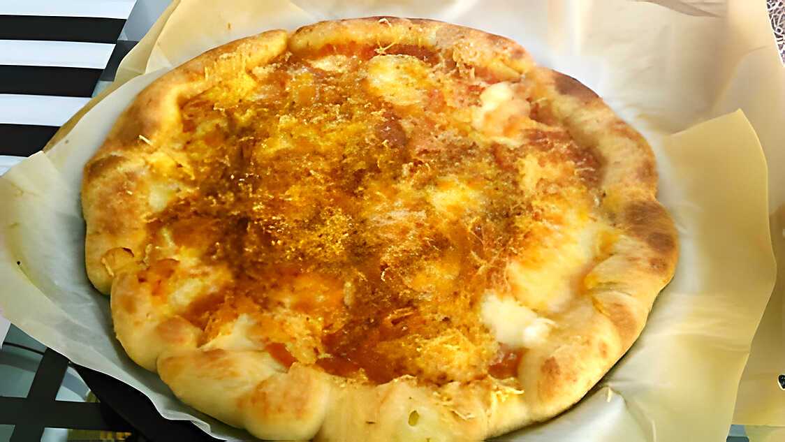 Recette de Pizza bords fourré a la mozzarella