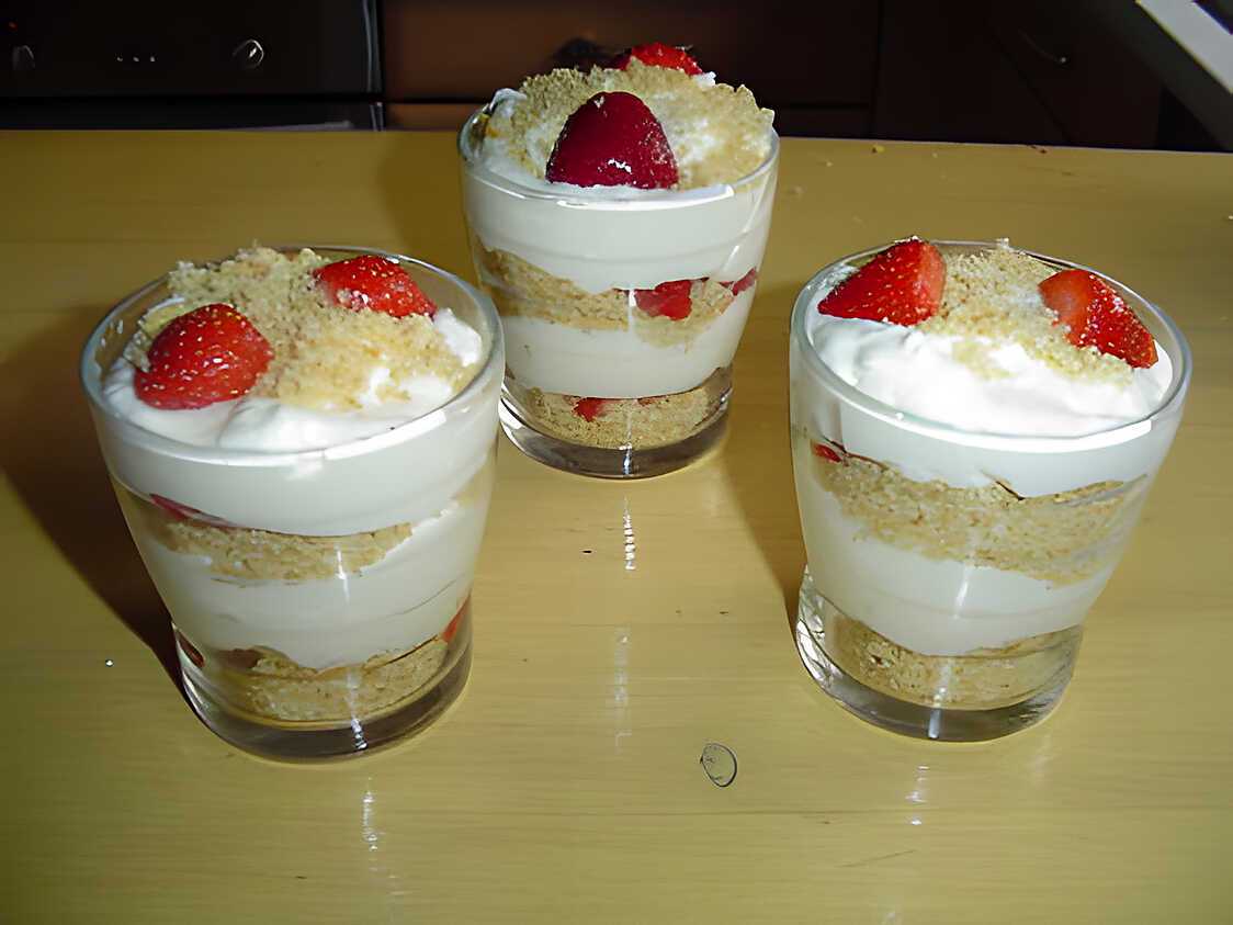 Recette de VERRINES AU MASCARPONE ET FRAISES