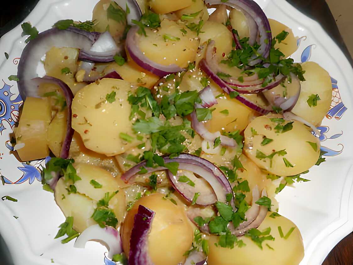 Recette de Salade de pommes de terre tiédes au vin blanc