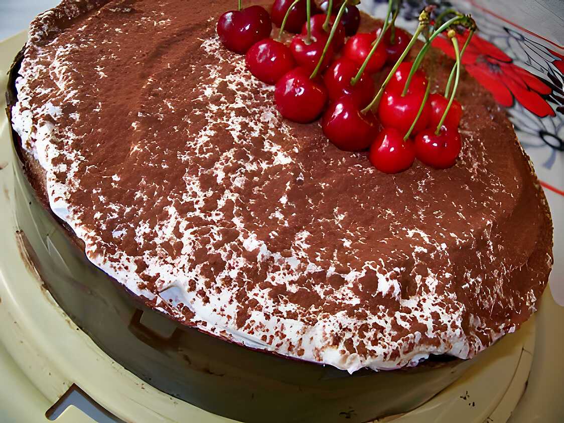 Recette de Forêt noir super moélleuse trés chocolat et sans alcool