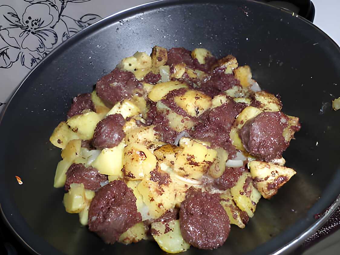 Recette de Poêlée de pommes de terre au boudin noir