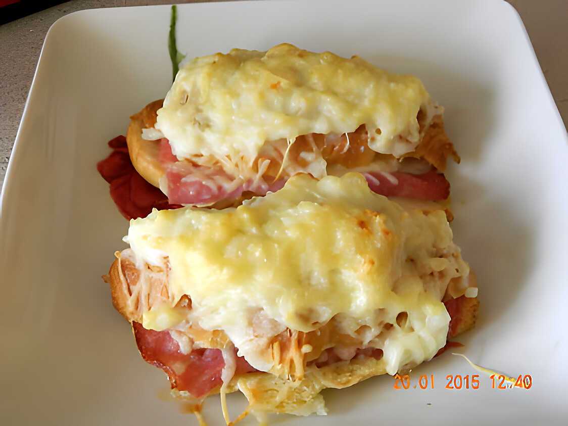 Recette de Croissants jambon béchamel