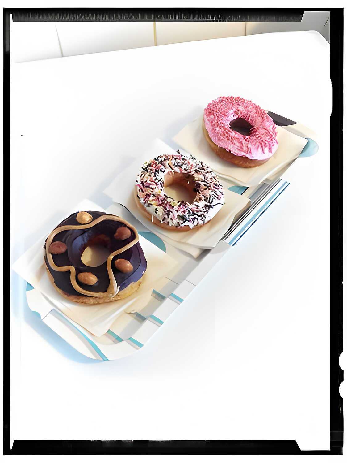 Recette de Donuts trois parfums : cacahuète, chantilly ou fraise
