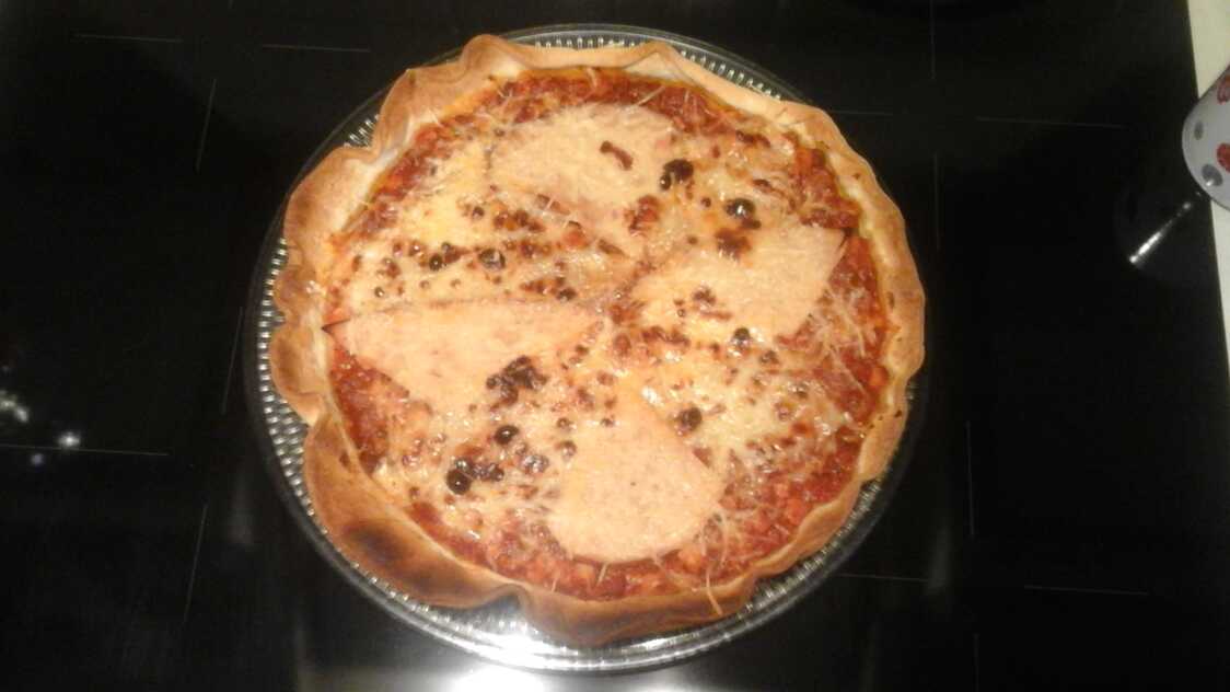 Recette de PIZZA POULET BOLOGNAISE FROMAGE Recette de PIZZA POULET BOLOGNAISE FROMAGE