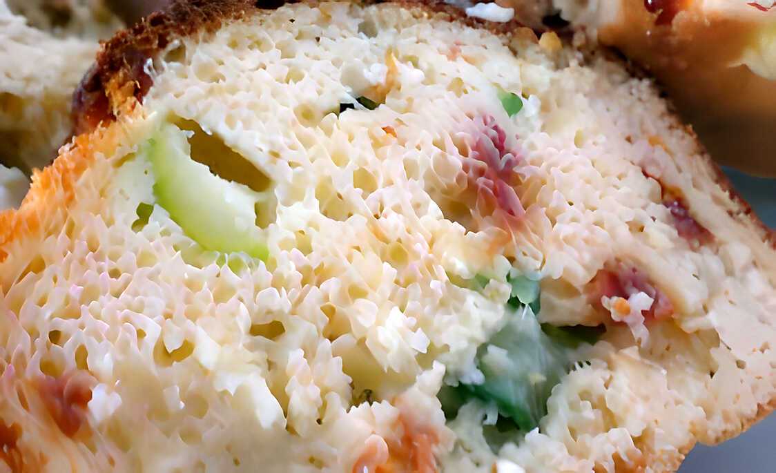 Recette de Cake moelleux aux noix de Saint Jacques, courgettes et ...