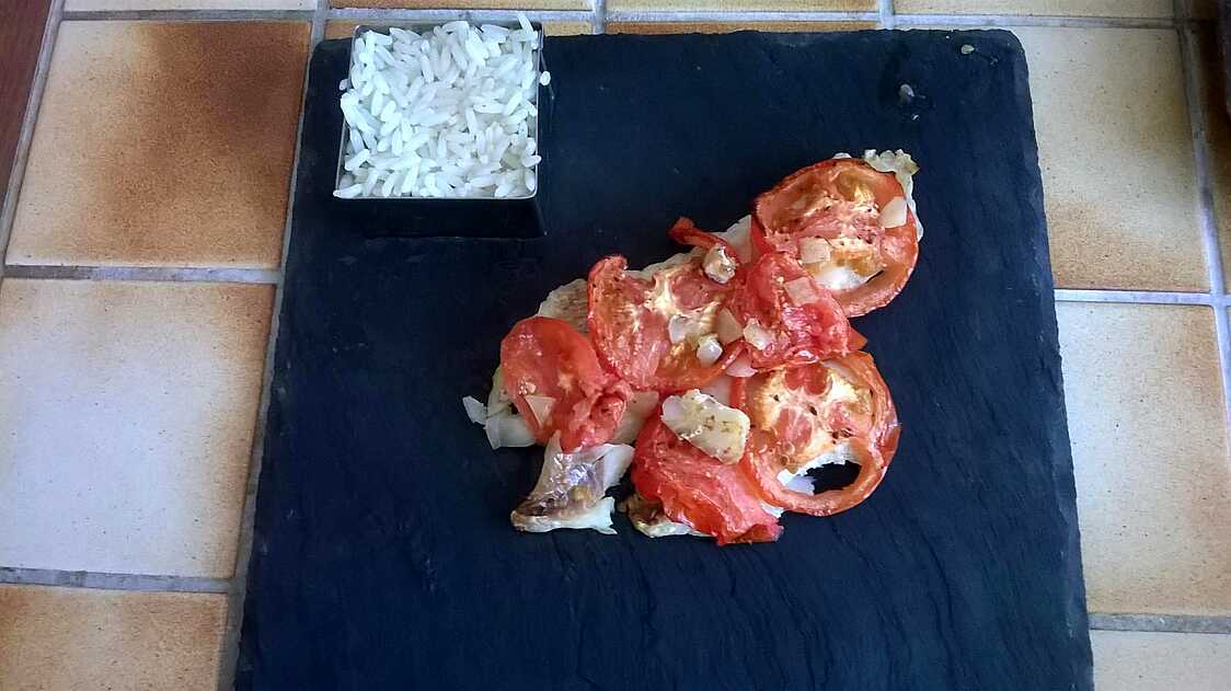 Recette de Filet de Colin à la tomate et oignon express