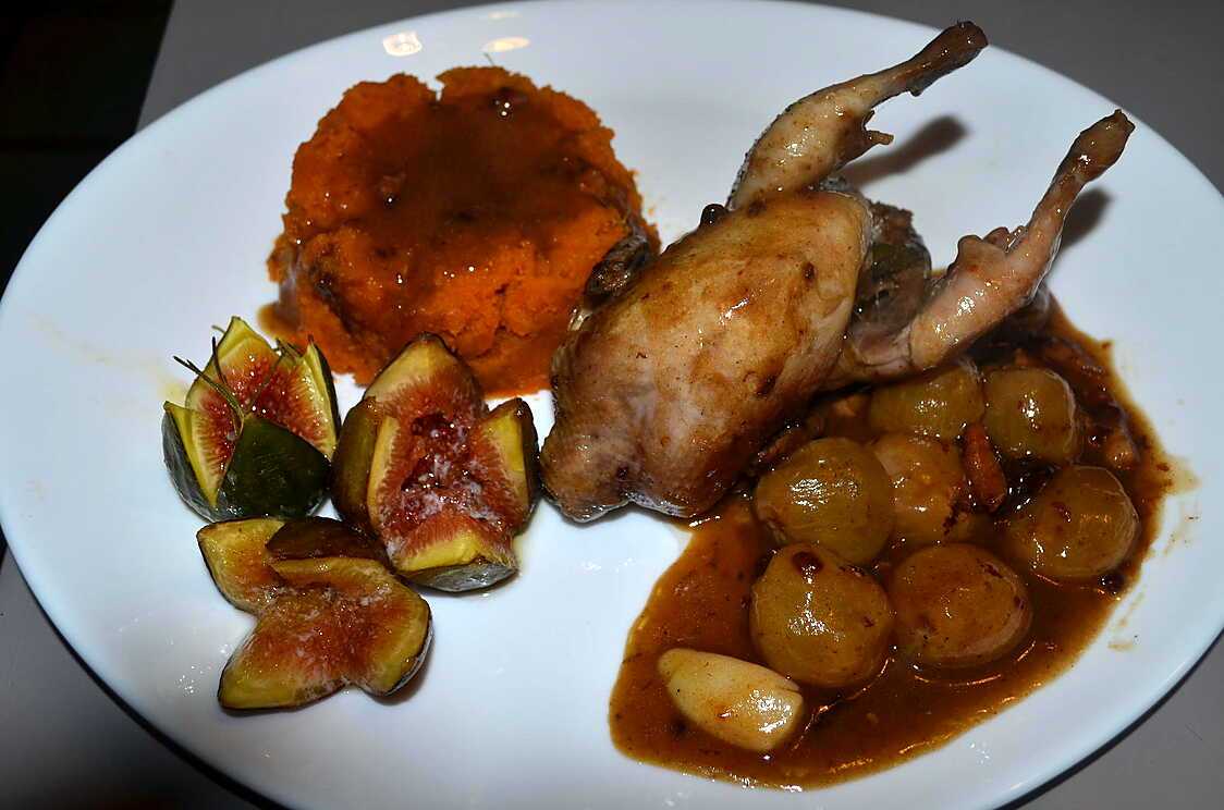Recette de CAILLE AUX RAISINS ET FIGUE ROTIE