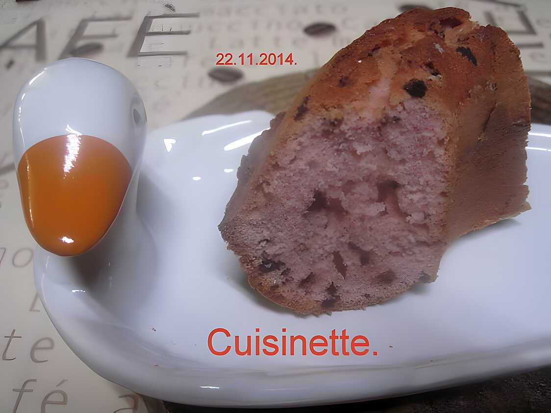 Recette de Gâteau rosé aux pépites chocolat.