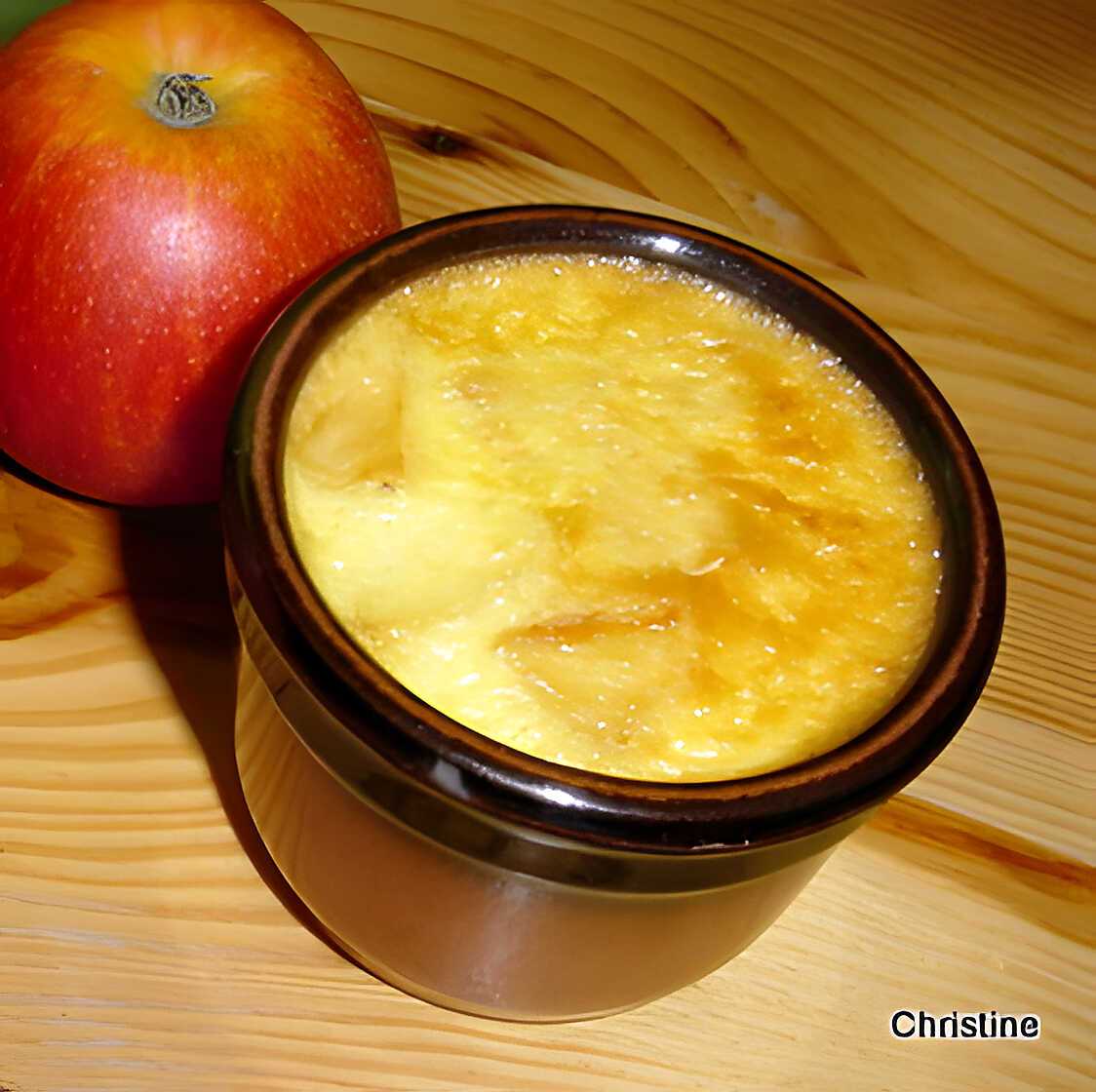 Recette de Petits pots de crème aux pommes caramélisées