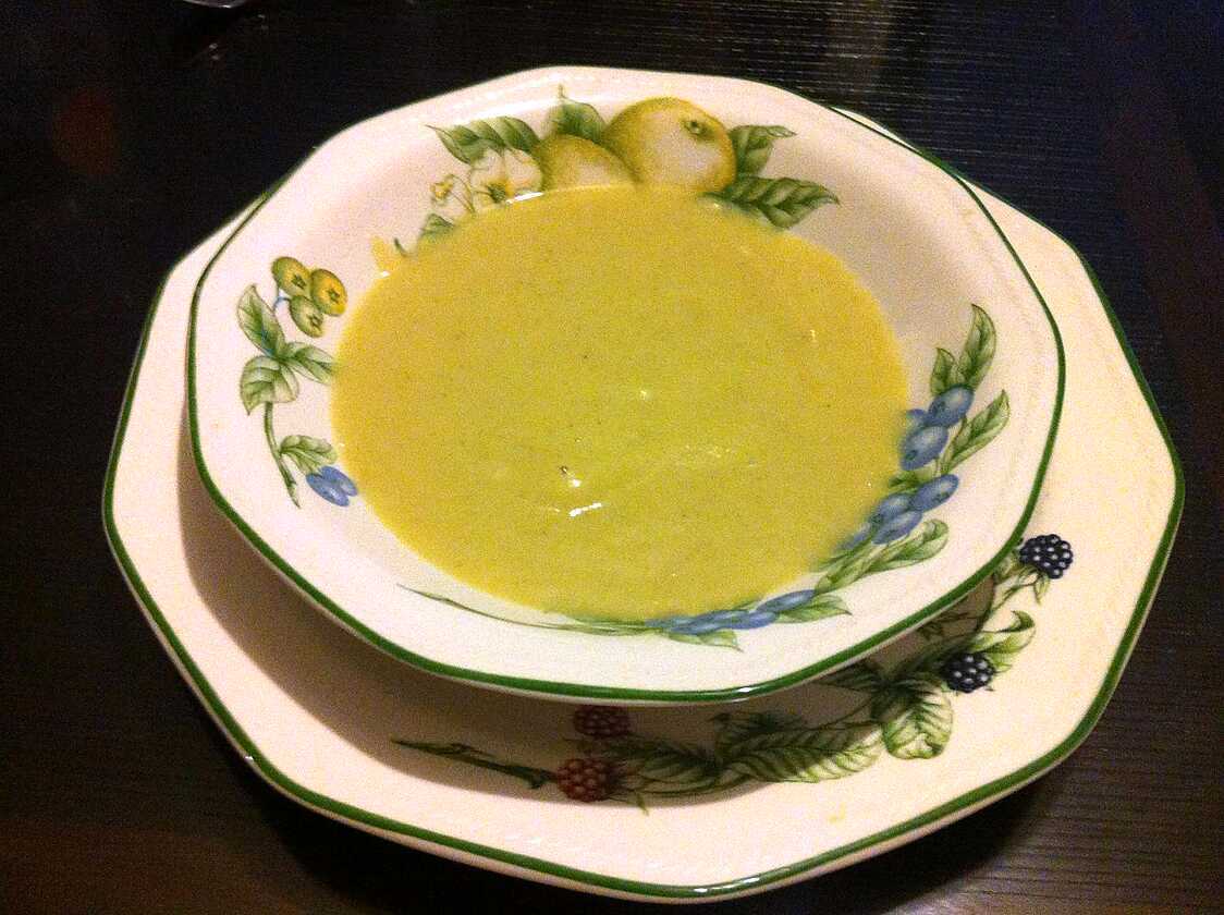 Recette de Velouté céleri rave courgette ( Thermomix ) Recette de Velouté céleri rave courgette ( Thermomix )