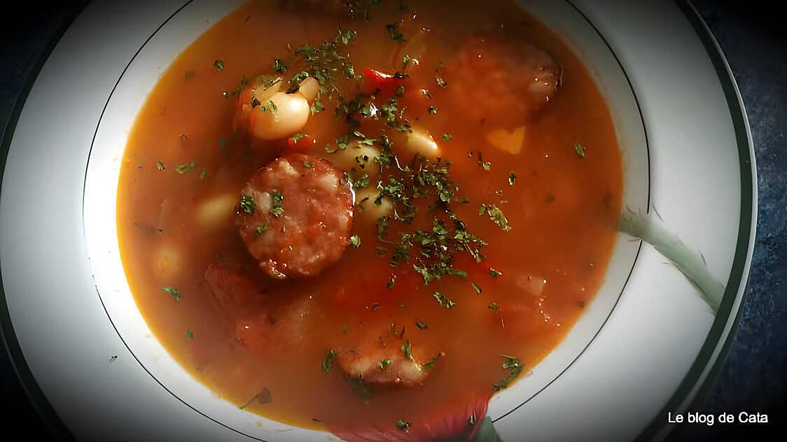 Recette de Soupe épicée à la saucisse et aux haricots
