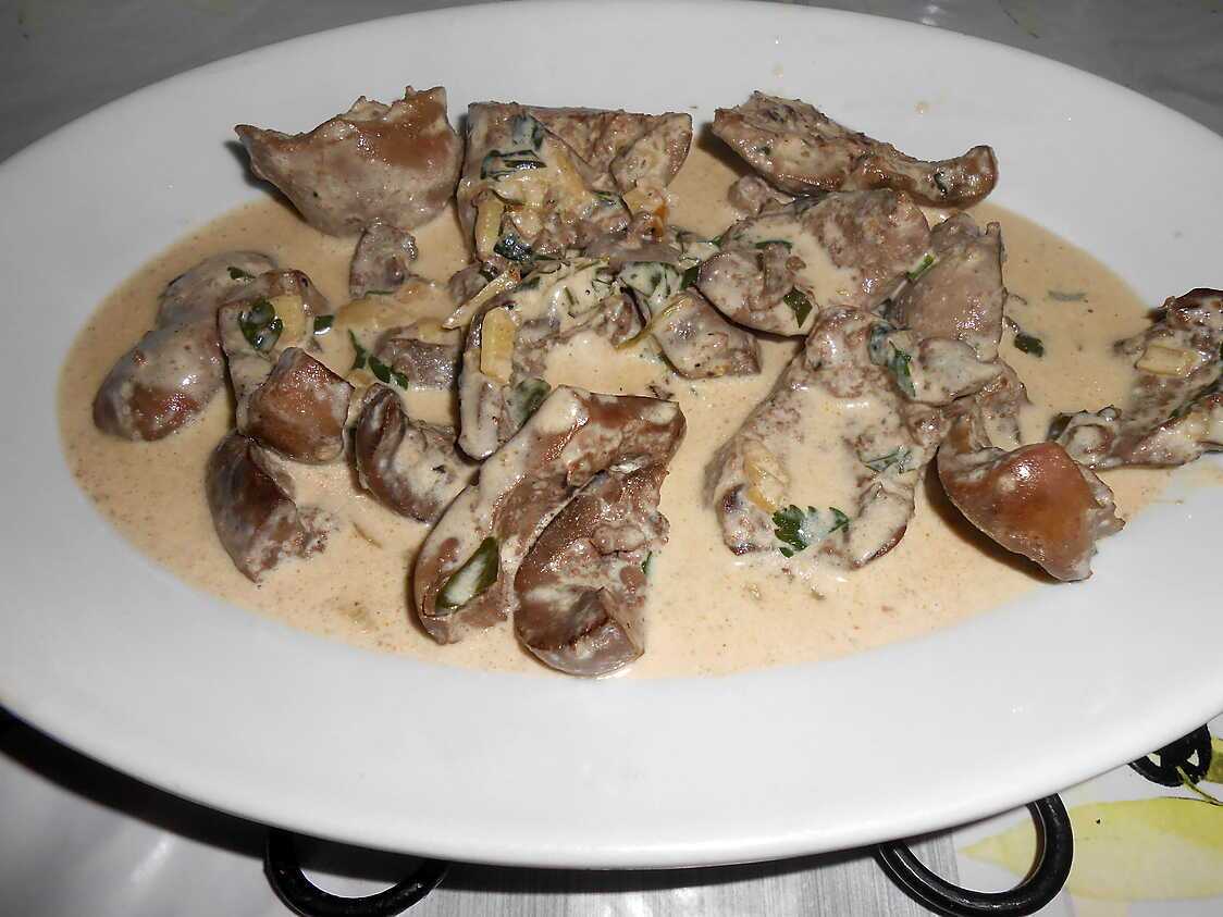 Recette de ROGNONS DE PORC A LA CREME ET AU PORTO