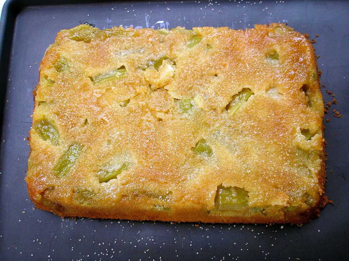 Recette de Gâteau à la rhubarbe façon tatin