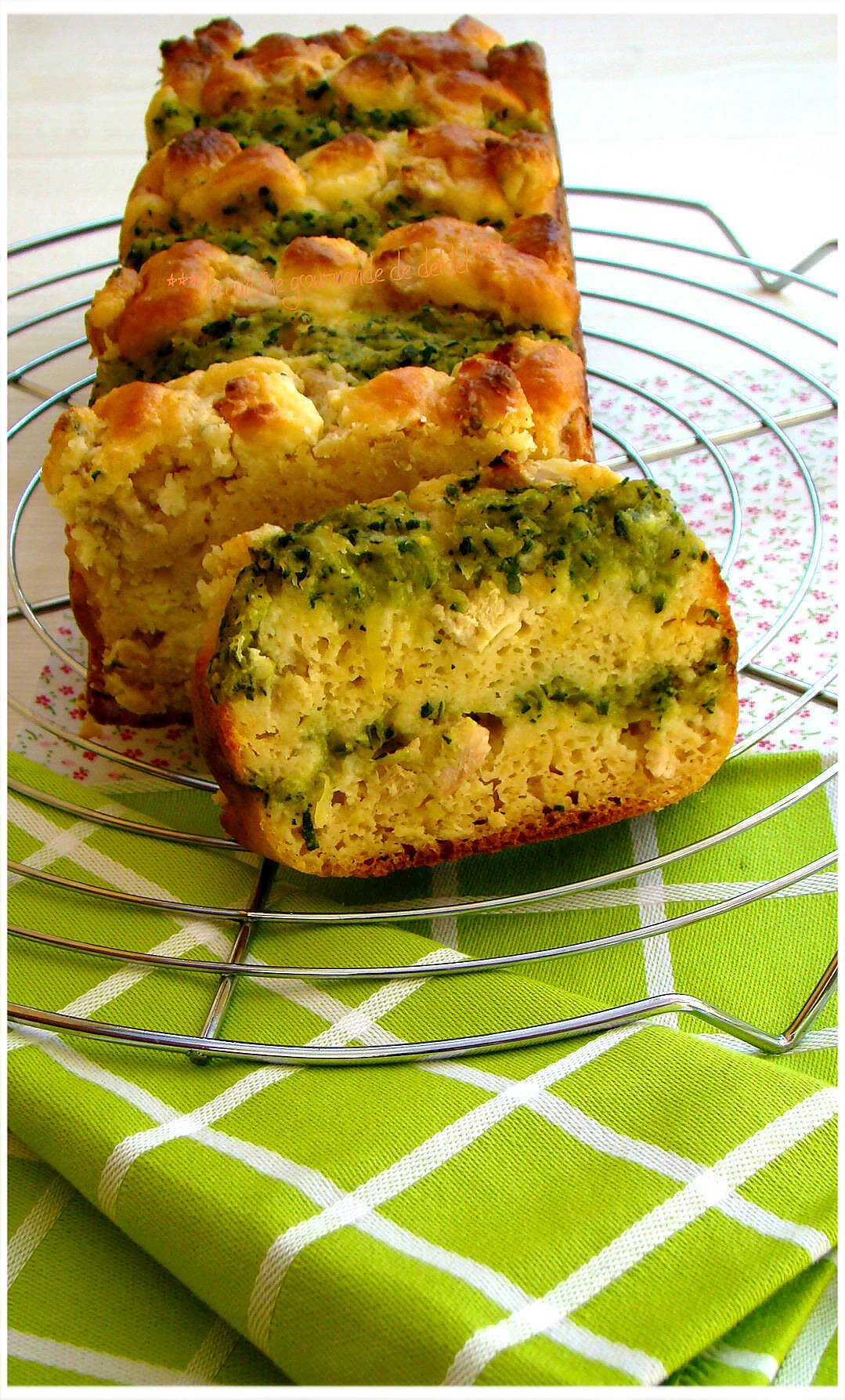 Recette de CAKE AU BOURSIN ET COULIS DE COURGETTE AU CURRY