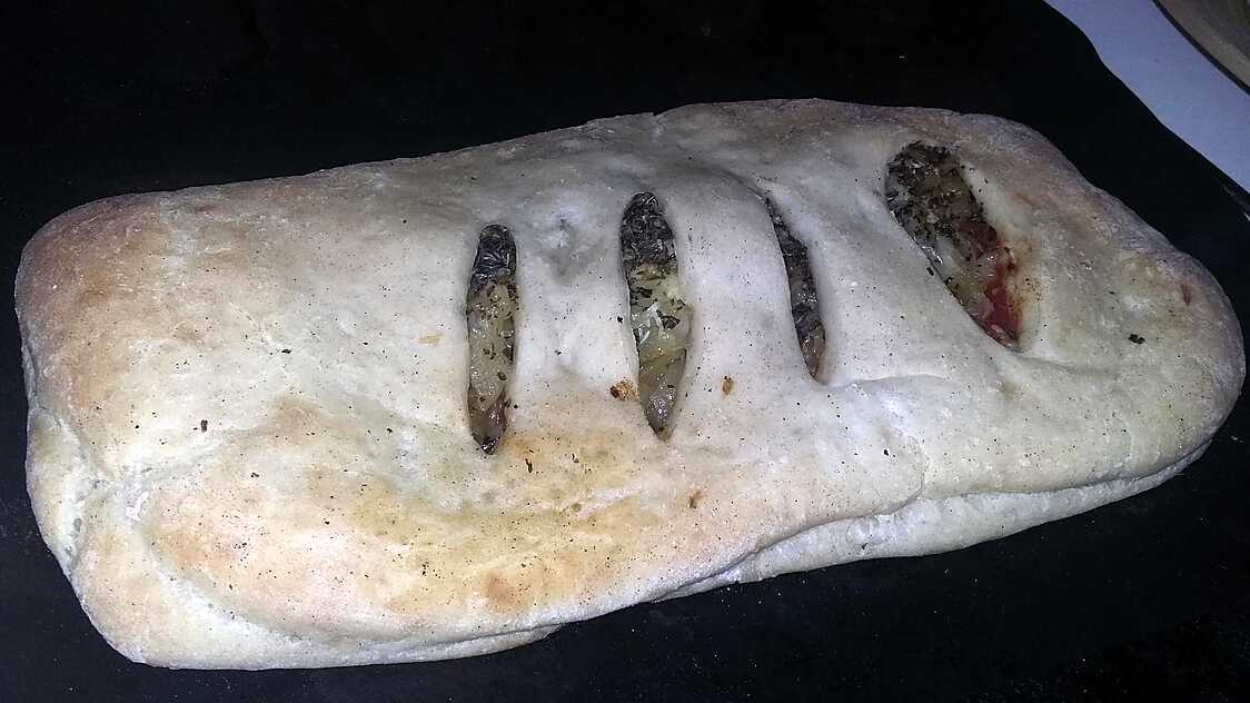 Recette de Fougasse aux oignons et a la sauce tomate