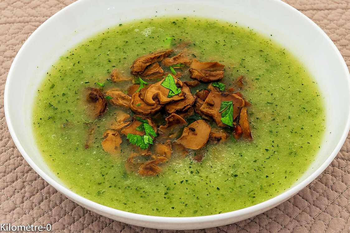 Recette de Soupe facile aux courgettes et aux champignons