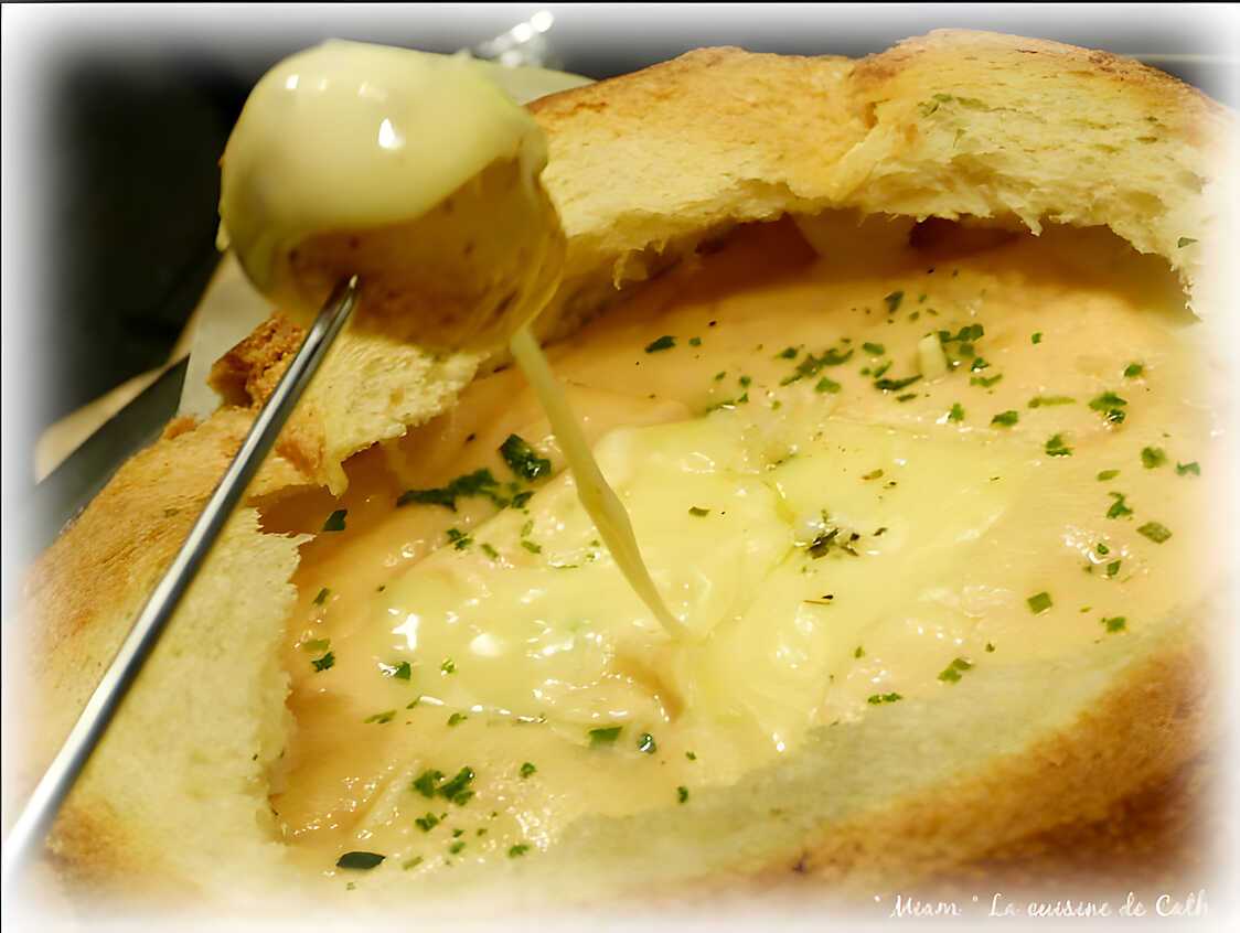 Recette de Fondue de Reblochon dans son pain { comme une raclette }