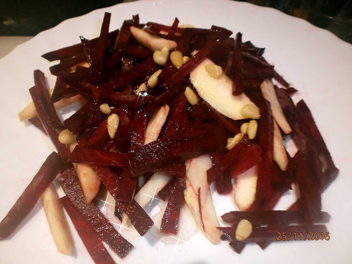 Recette de BETTERAVE ROUGE CRUE EN SALADE