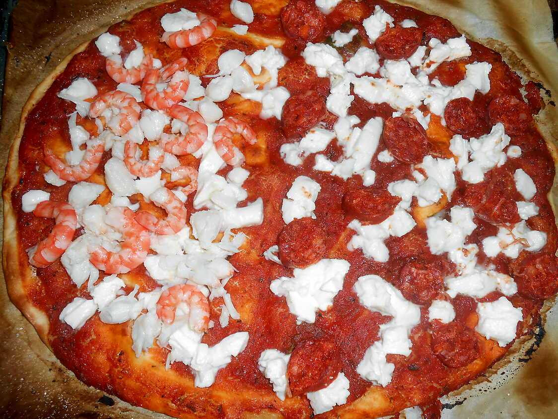 Recette de PIZZA DUO "SAUMON CREVETTES CRABE" CHORIZO TOMATES
