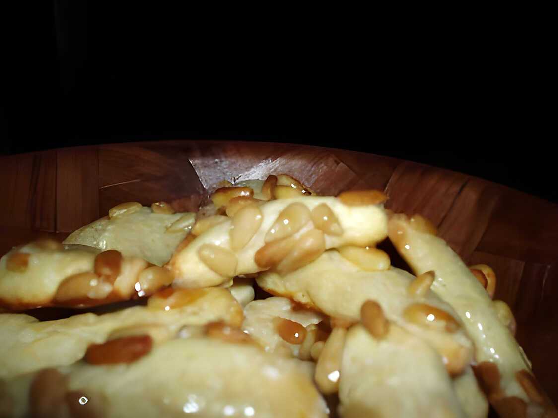 Recette de Pignolats ou petites lunes aux pignons