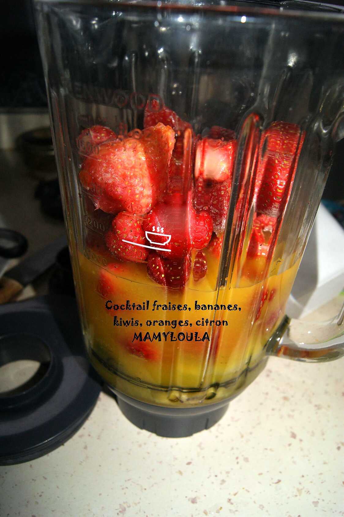 Recette de Cocktail fraises/banane/kiwis/oranges/citron