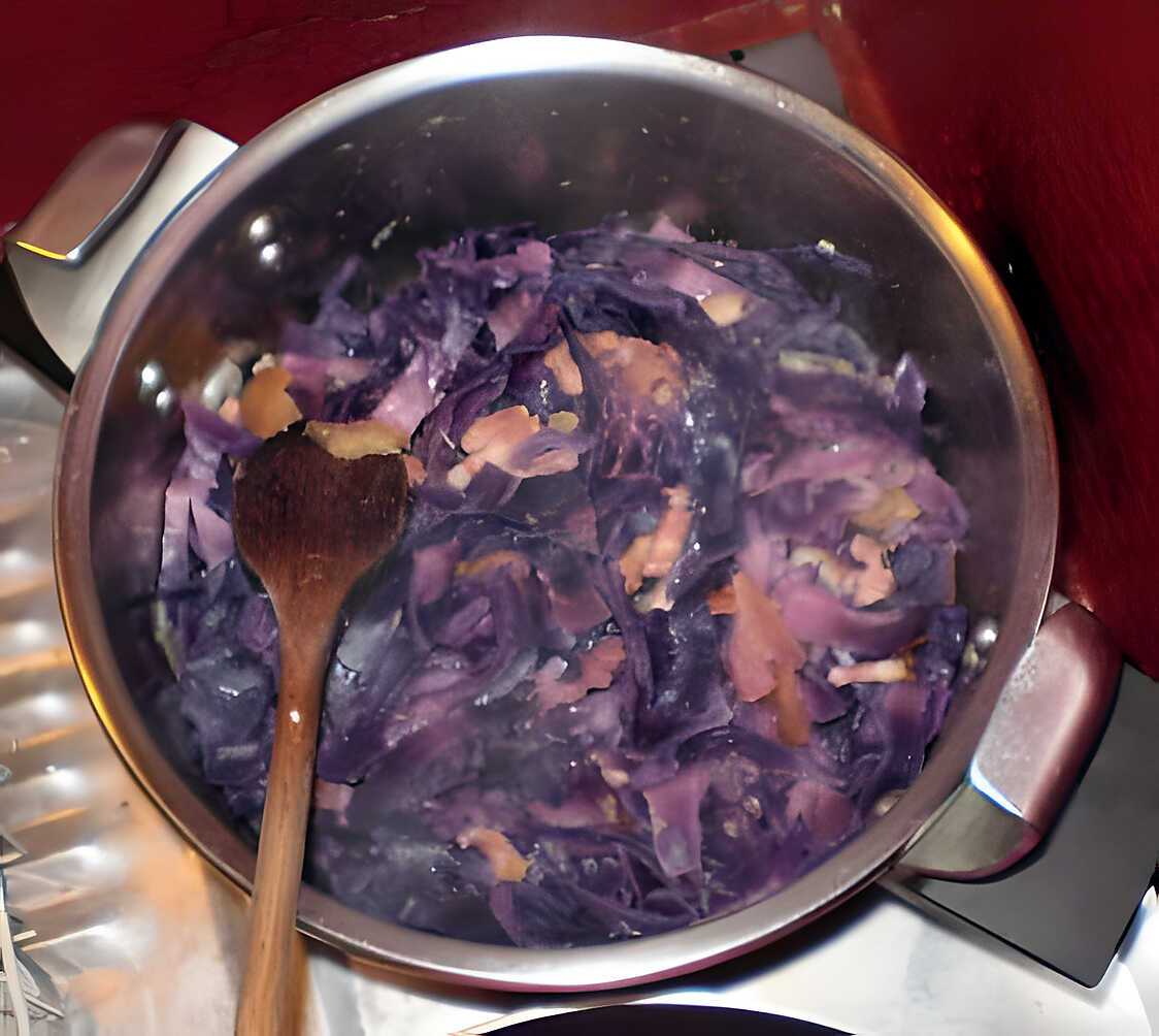 Recette de Chou rouge aux pommes et au lard