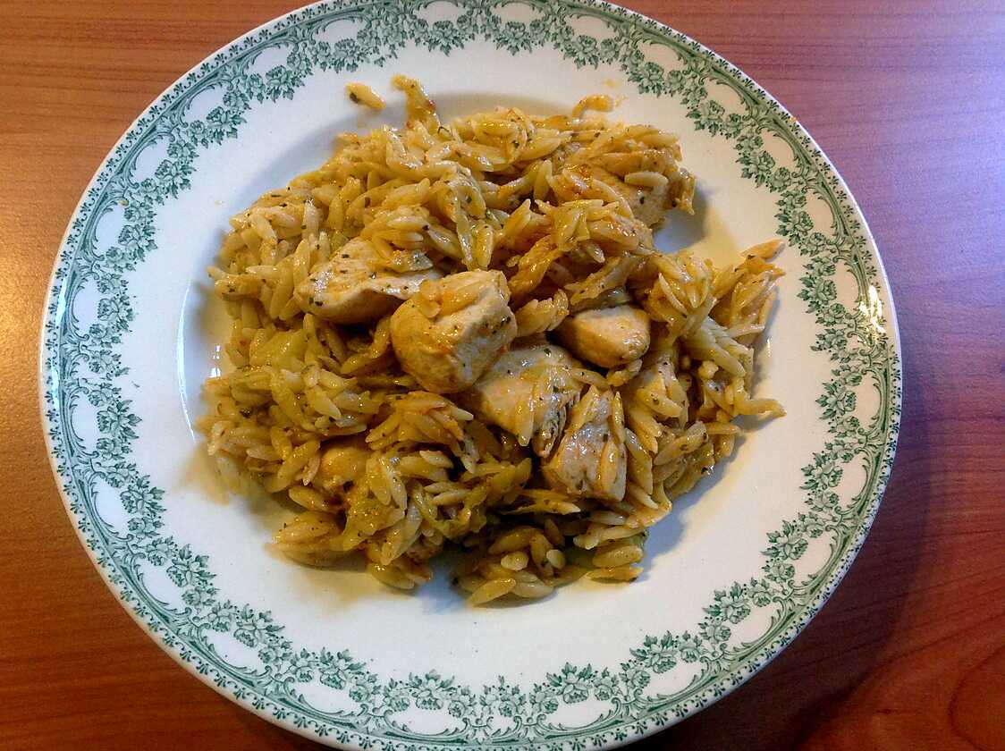 Recette de Pâtes grecques au poulet et choux pointu