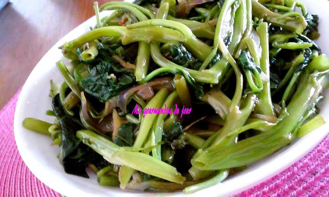 Recette de FRICASSE 'sauté' de BRÈDE PAPATE DOUCE (la partie tendre de ...