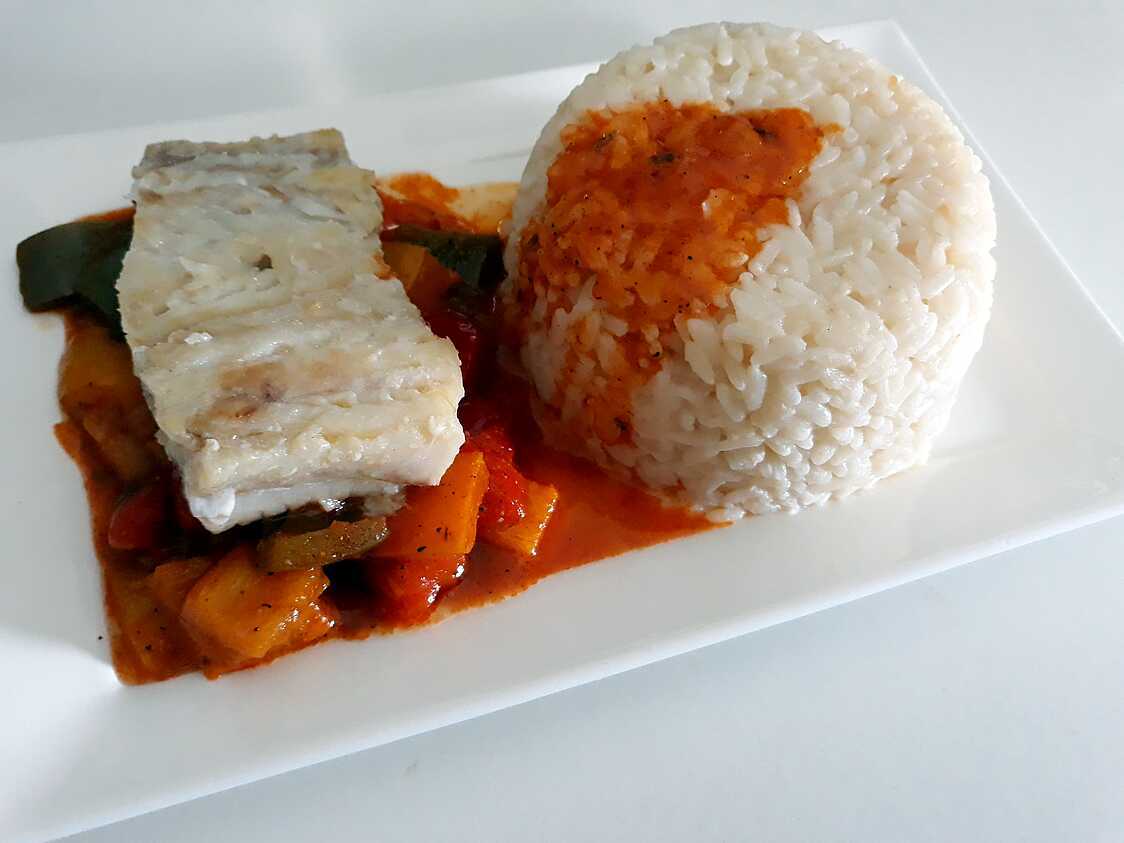 Recette de FILET DE COLIN ET SA SAUCE AUX POIVRONS