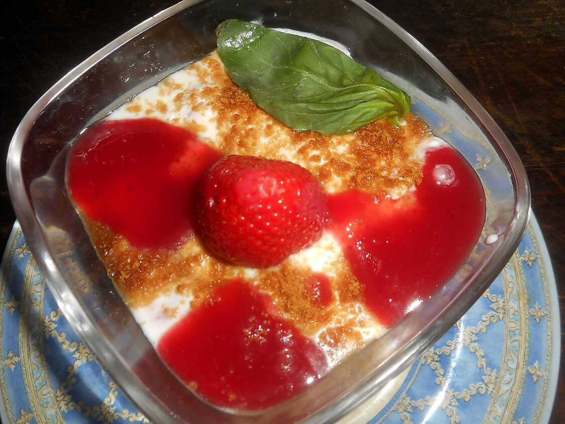 Recette de Verrines de fraise au yaourt