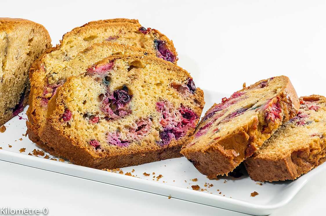 Recette de Cake facile aux fruits rouges
