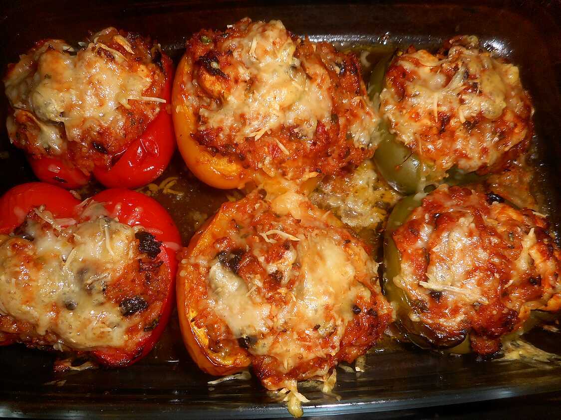 Recette de Poivrons farcis au poulet et au riz