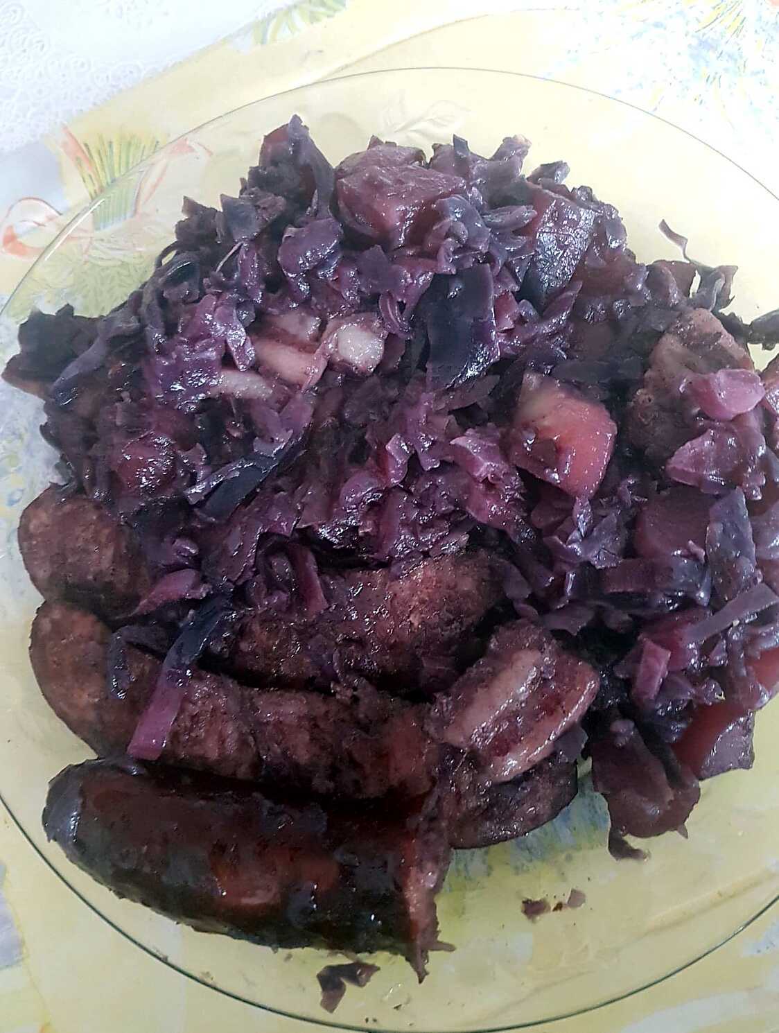Recette de Chou rouge à ma façon et saucisse Montbéliard